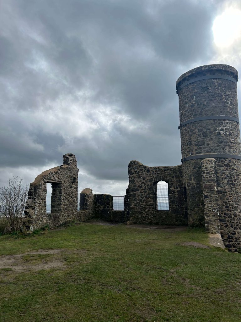 Kinnoull Tower Walk Near Perth in Scotland - Hiking Route